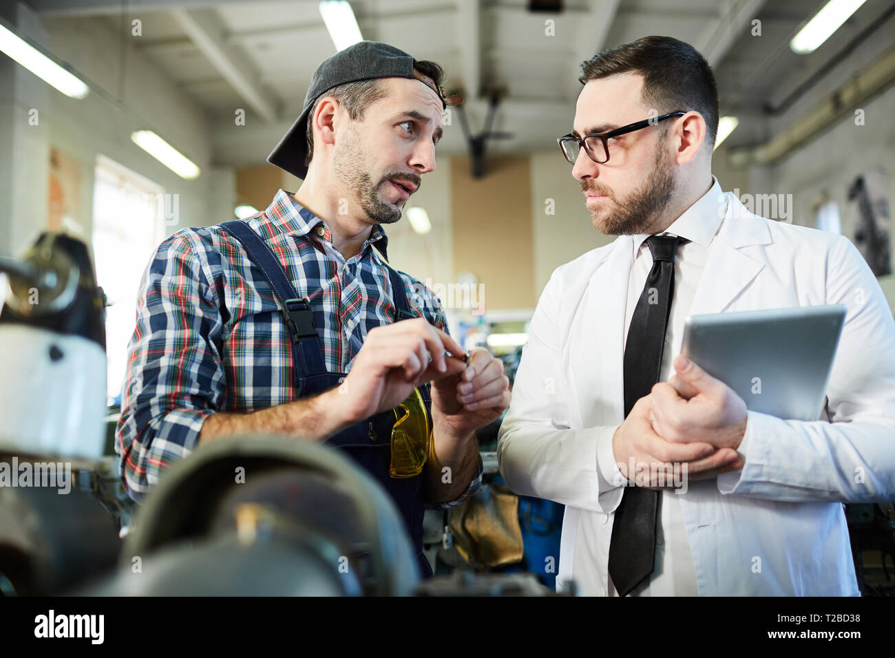 Manager employee factory hi-res stock photography and images - Alamy