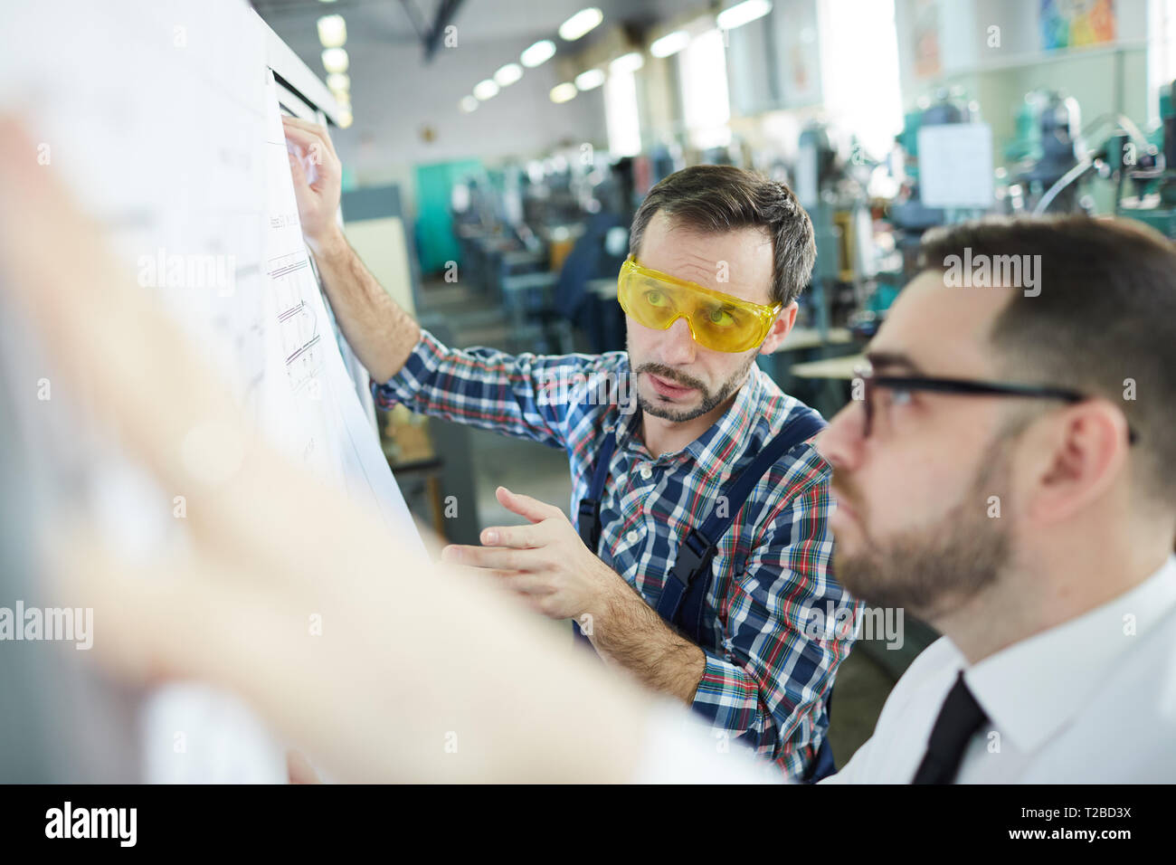 Machine maintenance factory hi-res stock photography and images - Alamy