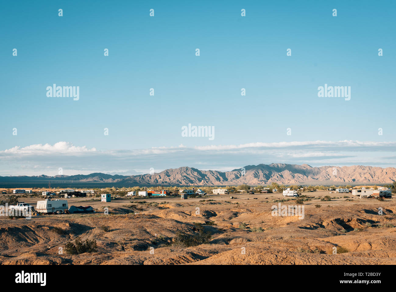 View of the desert landscape in Slab City, California Stock Photo - Alamy