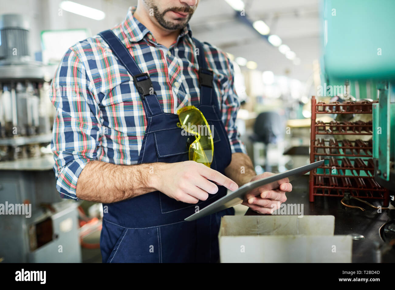 Unrecognizable Factory Worker Using Tablet Stock Photo - Alamy