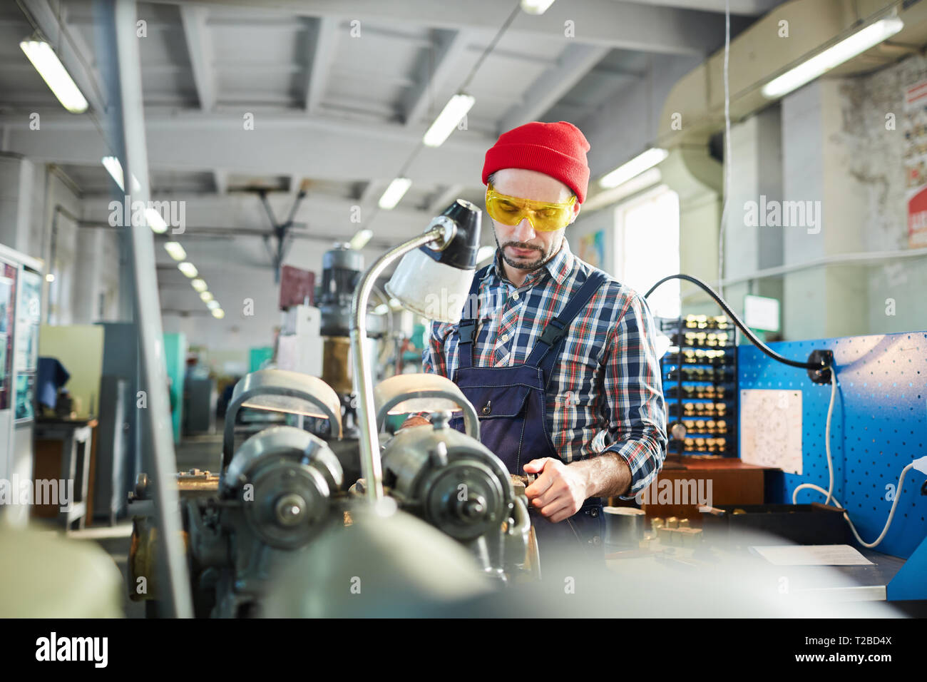 Using machines hi-res stock photography and images - Alamy