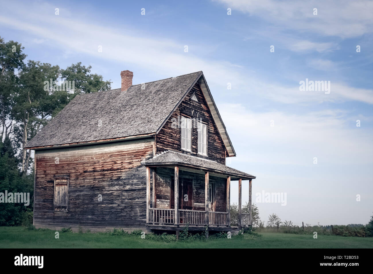 Traditional canadian house hi-res stock photography and images - Alamy