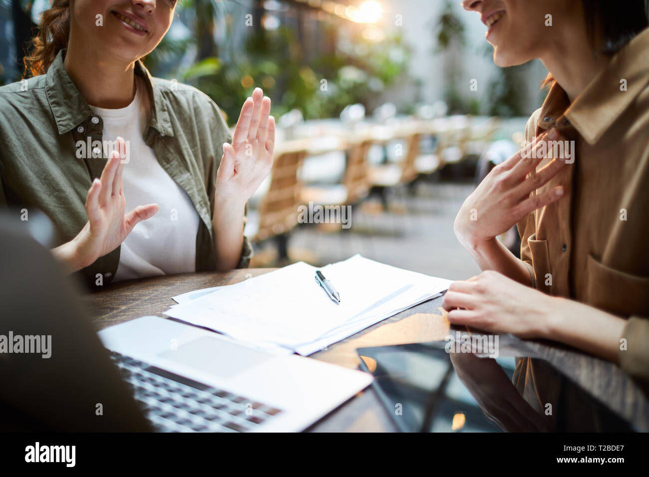 Nothing to report hi-res stock photography and images - Alamy