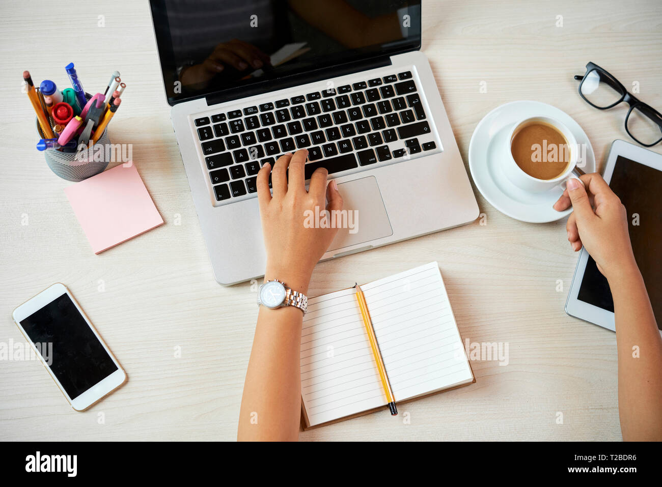 Business lady working on laptop Stock Photo - Alamy