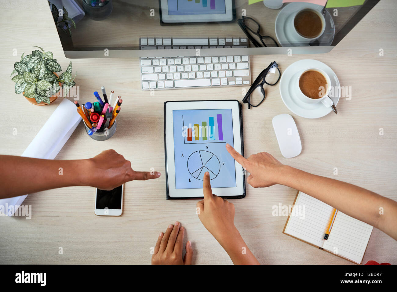 Analyzing chart hi-res stock photography and images - Alamy