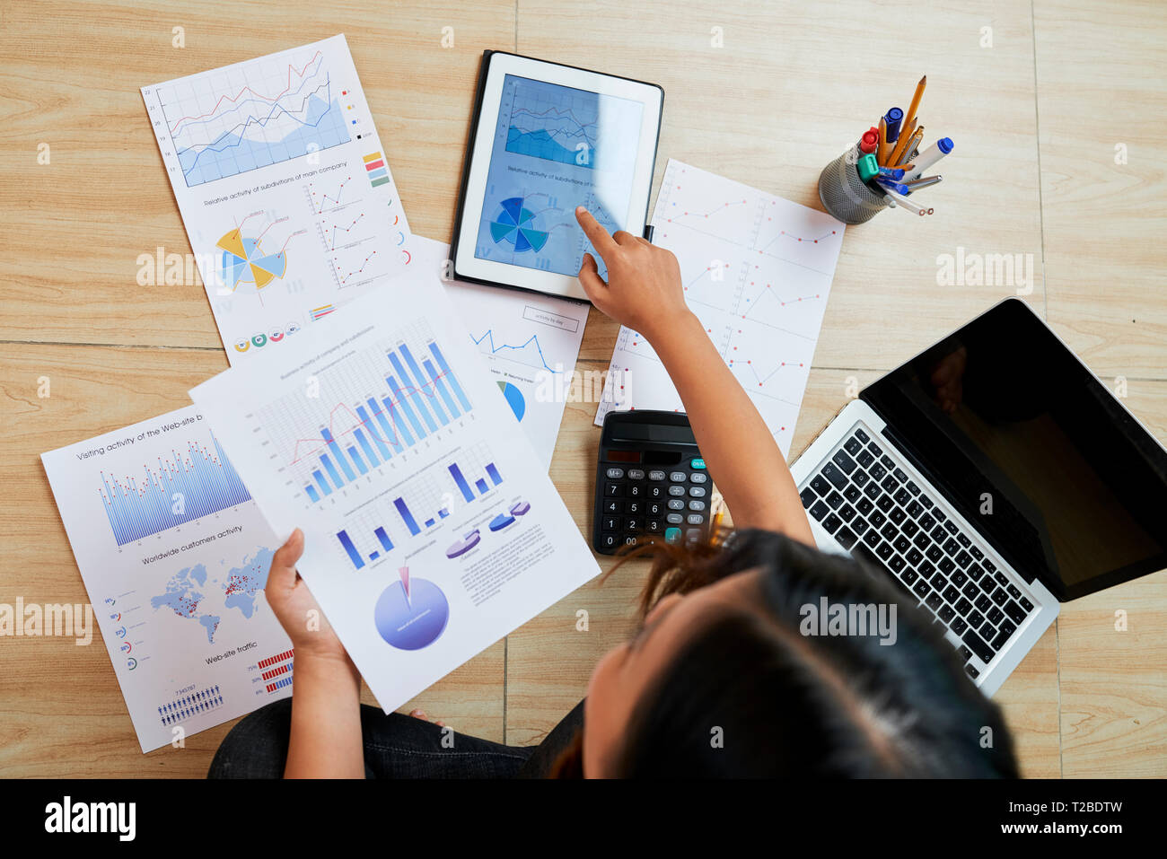 Project manager making report hi-res stock photography and images - Alamy