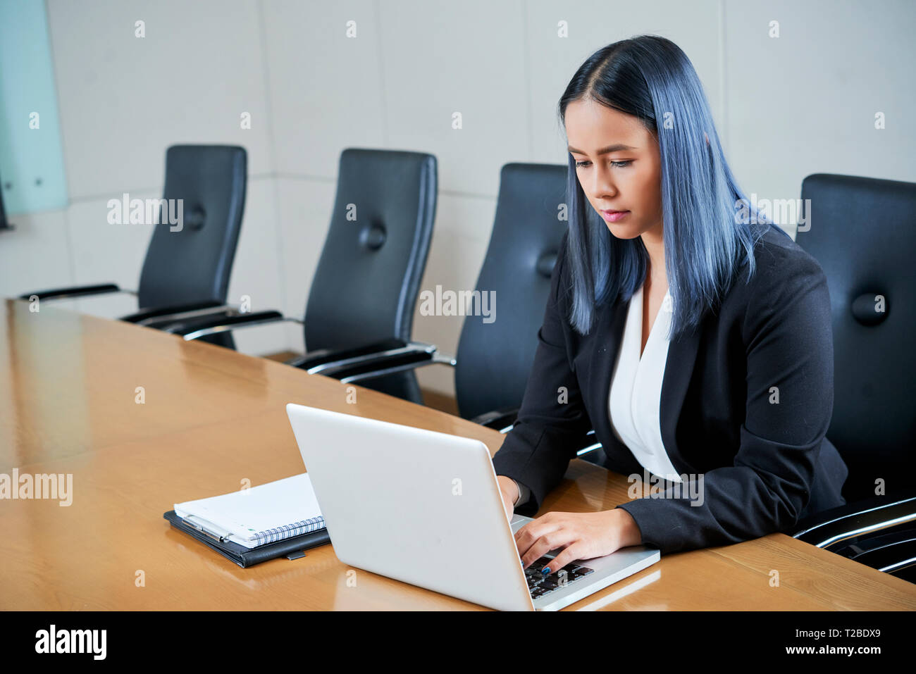 Vietnamese woman working on computer hi-res stock photography and ...