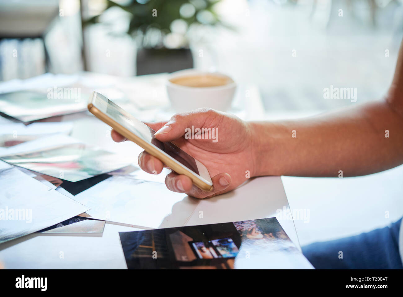 Addictive to texting hi-res stock photography and images - Alamy