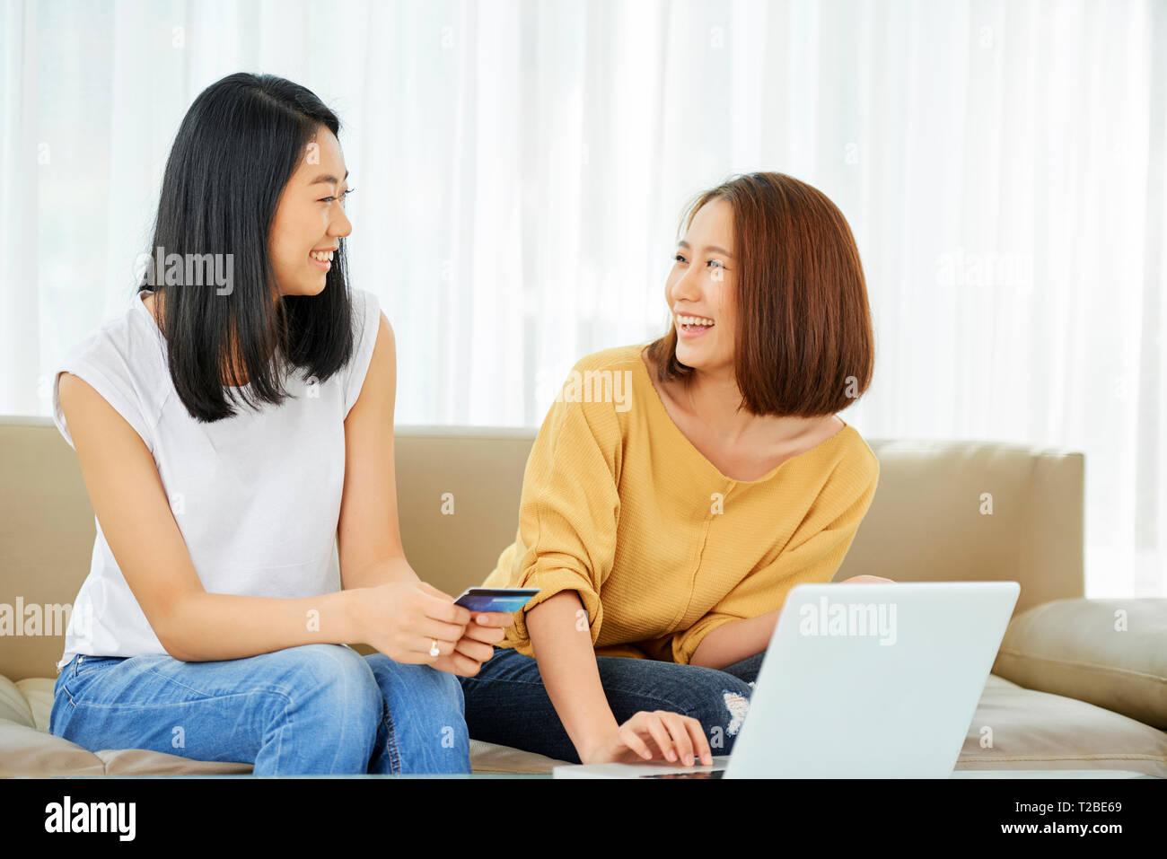 Happy friends shopping online Stock Photo - Alamy