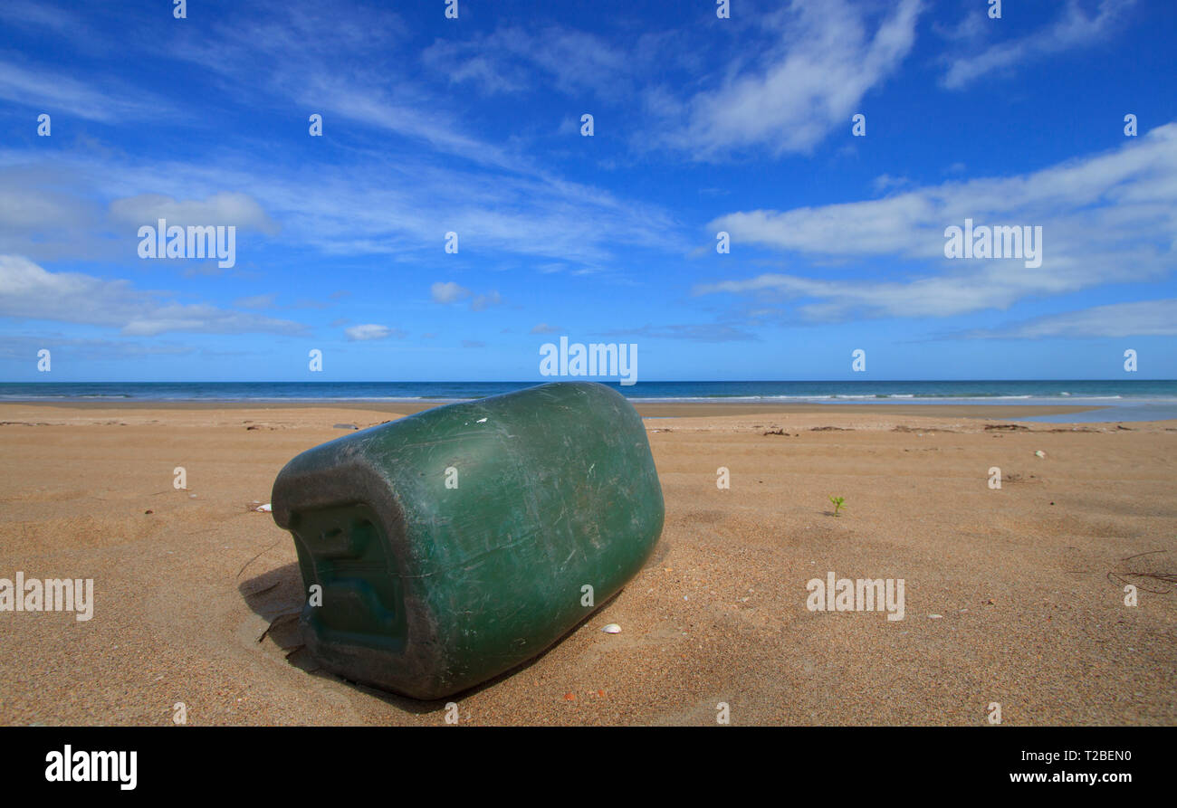 Garbage beach australia hi-res stock photography and images - Alamy