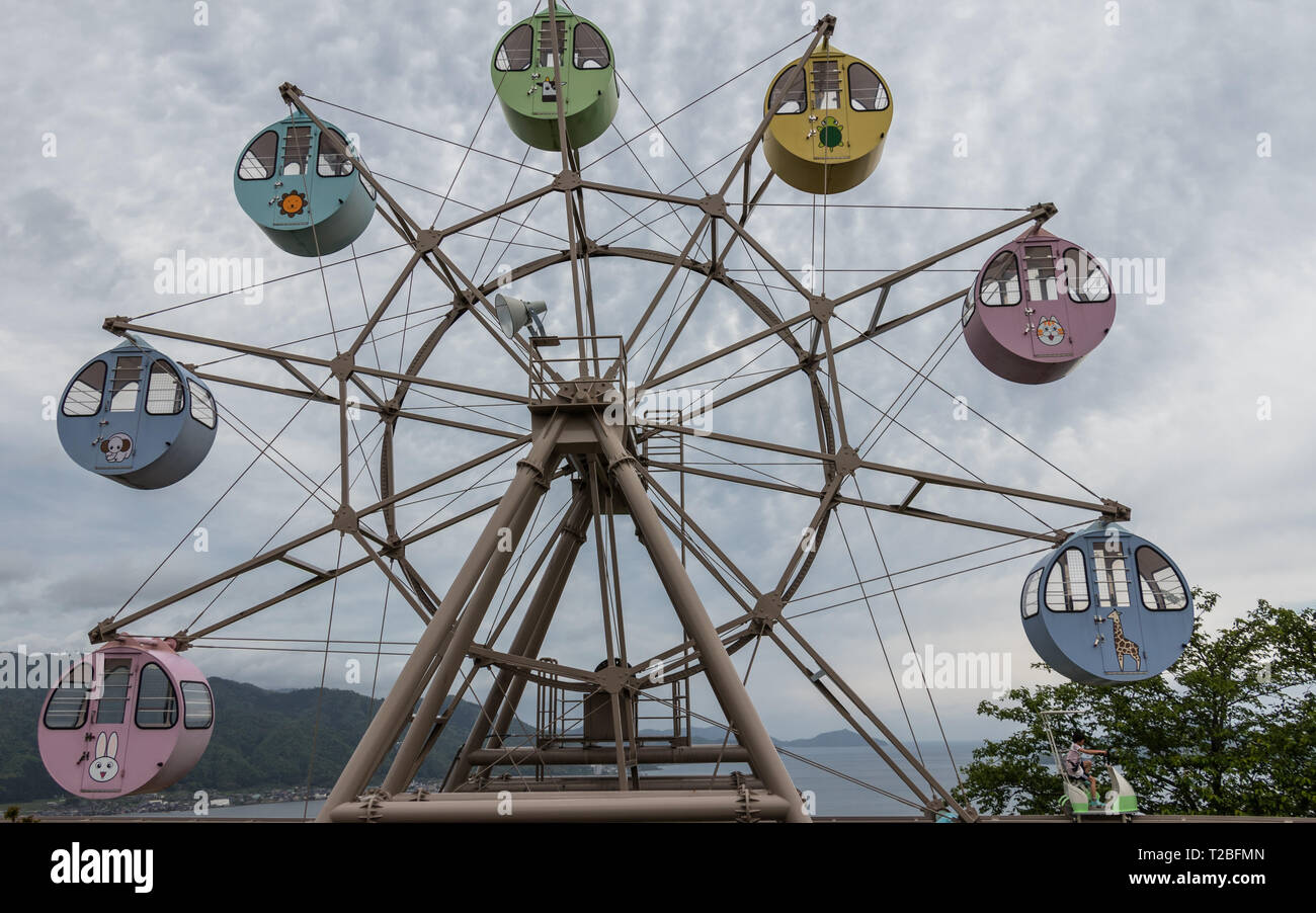 Vintage looking ferris wheel hi-res stock photography and images - Alamy