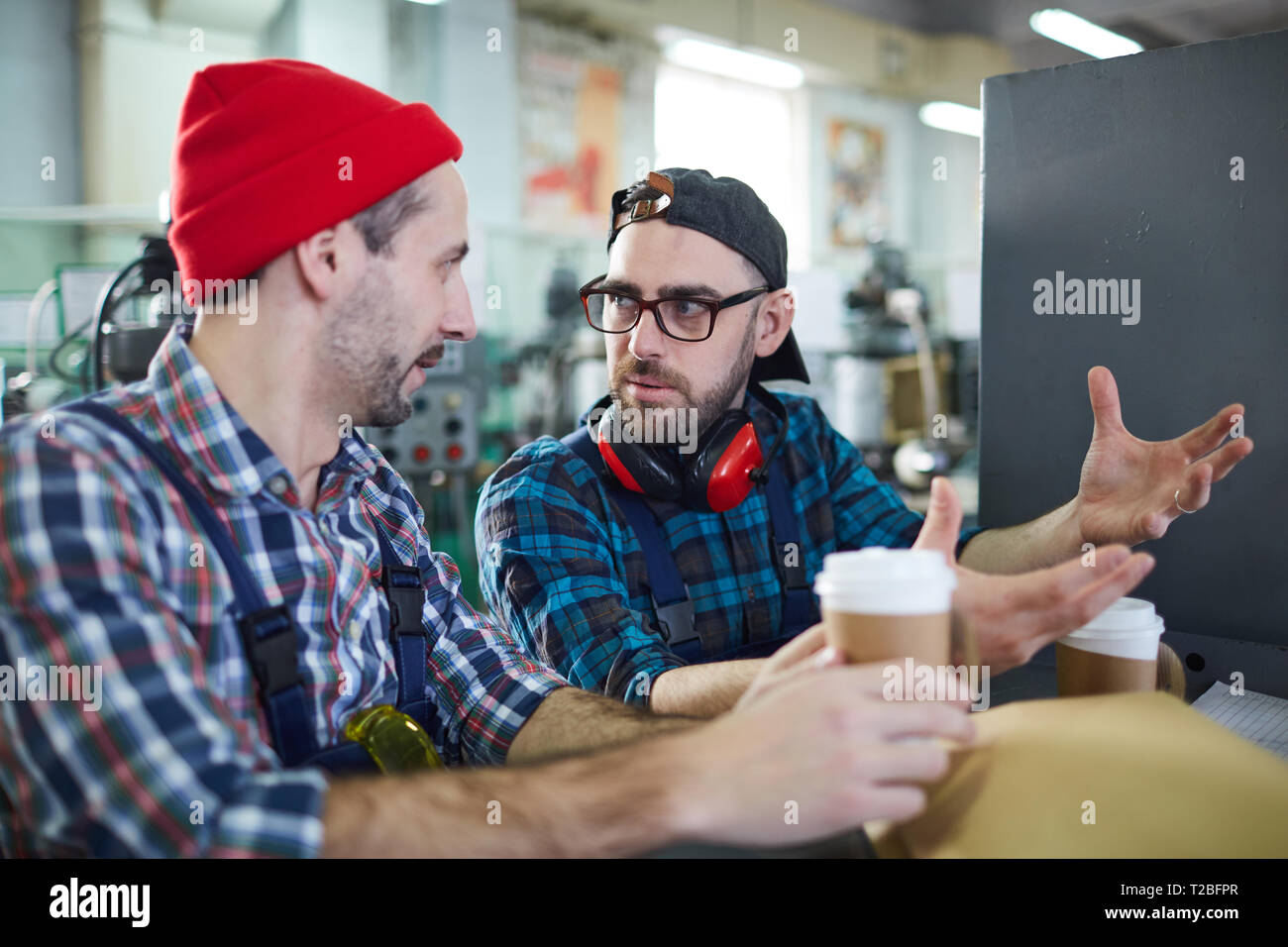 Two resting workers hi-res stock photography and images - Alamy