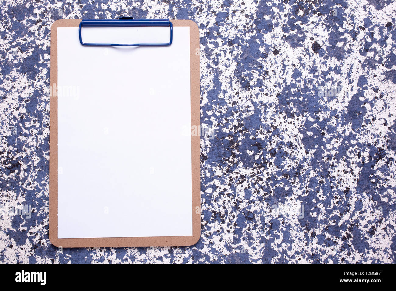 Clipboard empty paper sheet hi-res stock photography and images - Alamy