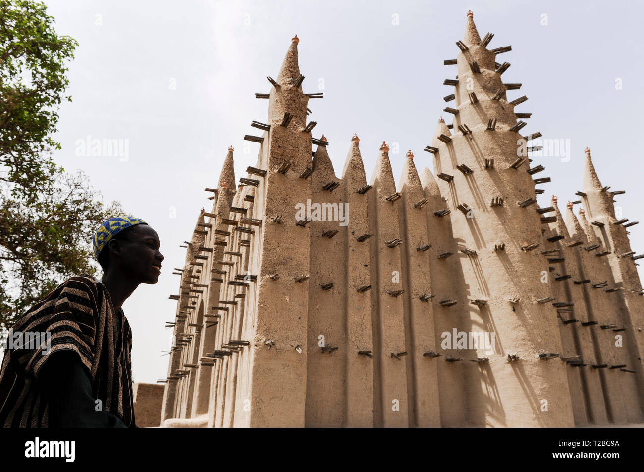 MALI, Mopti, mosque built from clay Stock Photo - Alamy