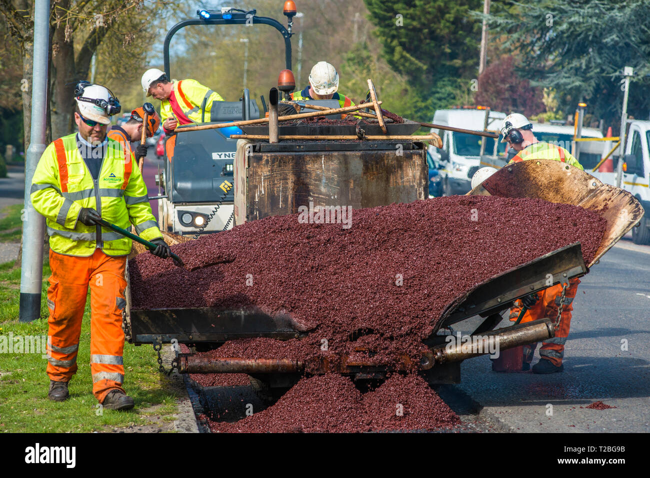 Cambridge, UK. 31st Mar, 2019. Major road resurfacing work including ...