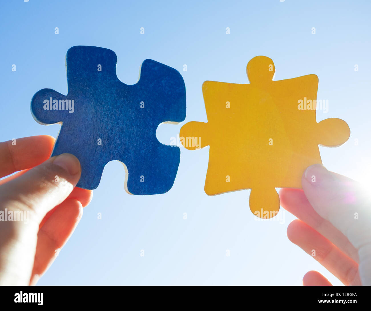 hands with puzzle pieces Stock Photo - Alamy