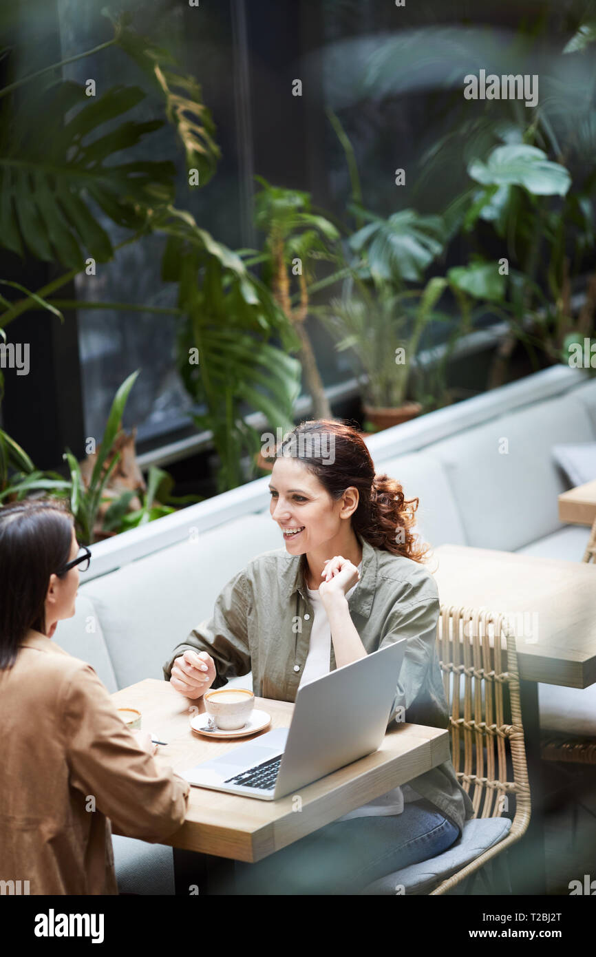 Informal cafe hi-res stock photography and images - Alamy