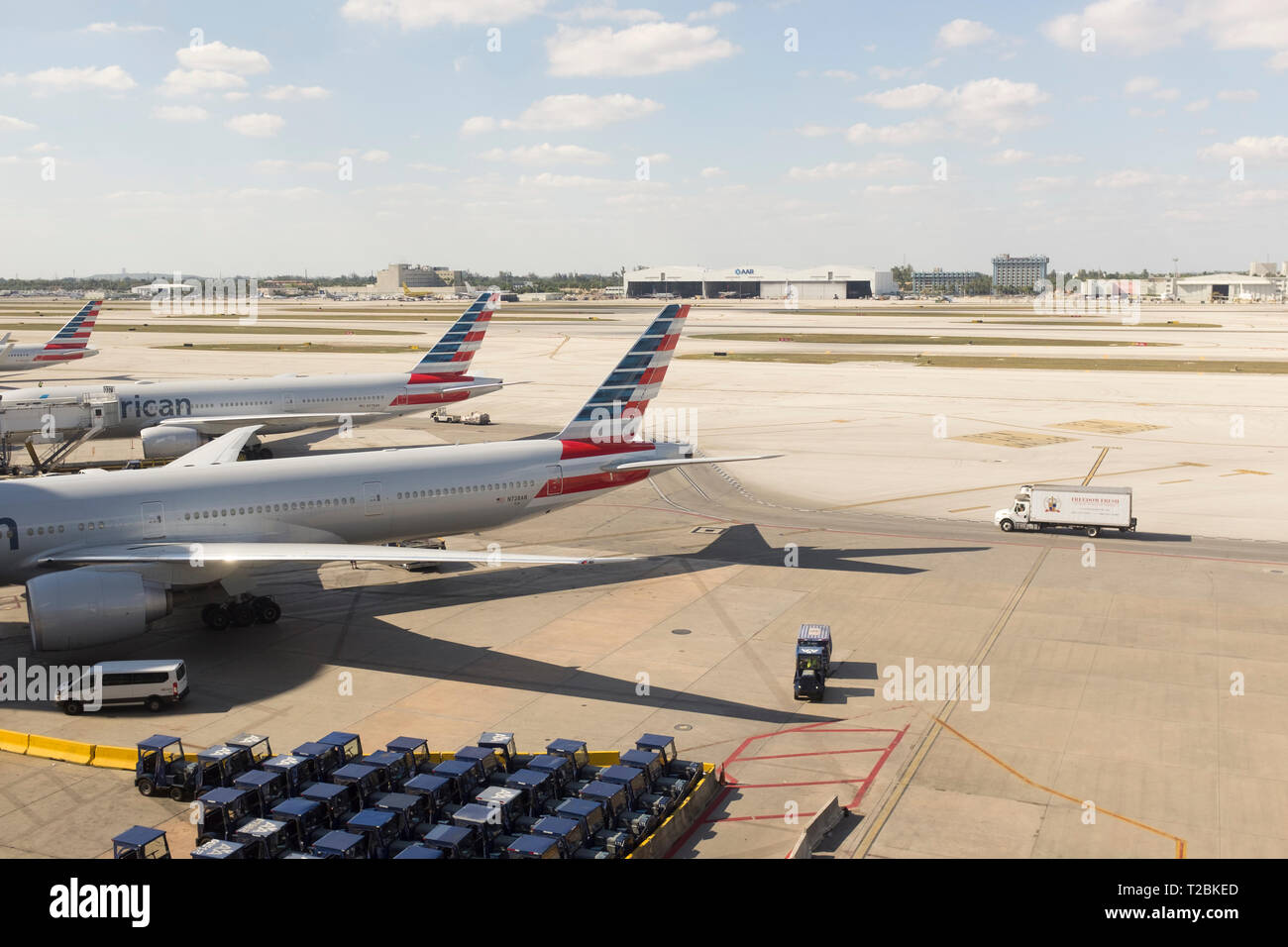 American airlines terminal miami international hi-res stock photography ...