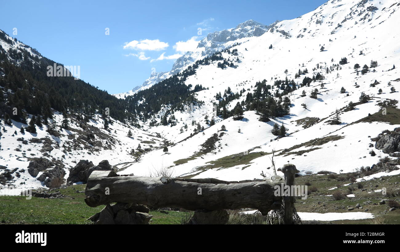 The Taurus Mountains are a mountain complex in southern Turkey ...