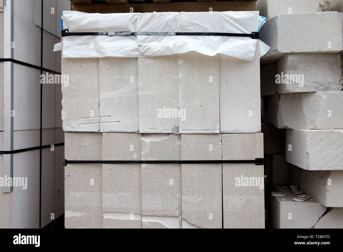 Stack aerated concrete blocks hi-res stock photography and images - Alamy