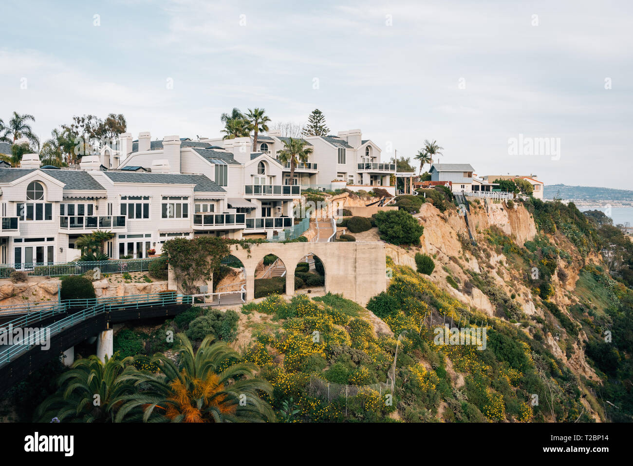 Houses along a cliff in Dana Point, Orange County, California Stock ...