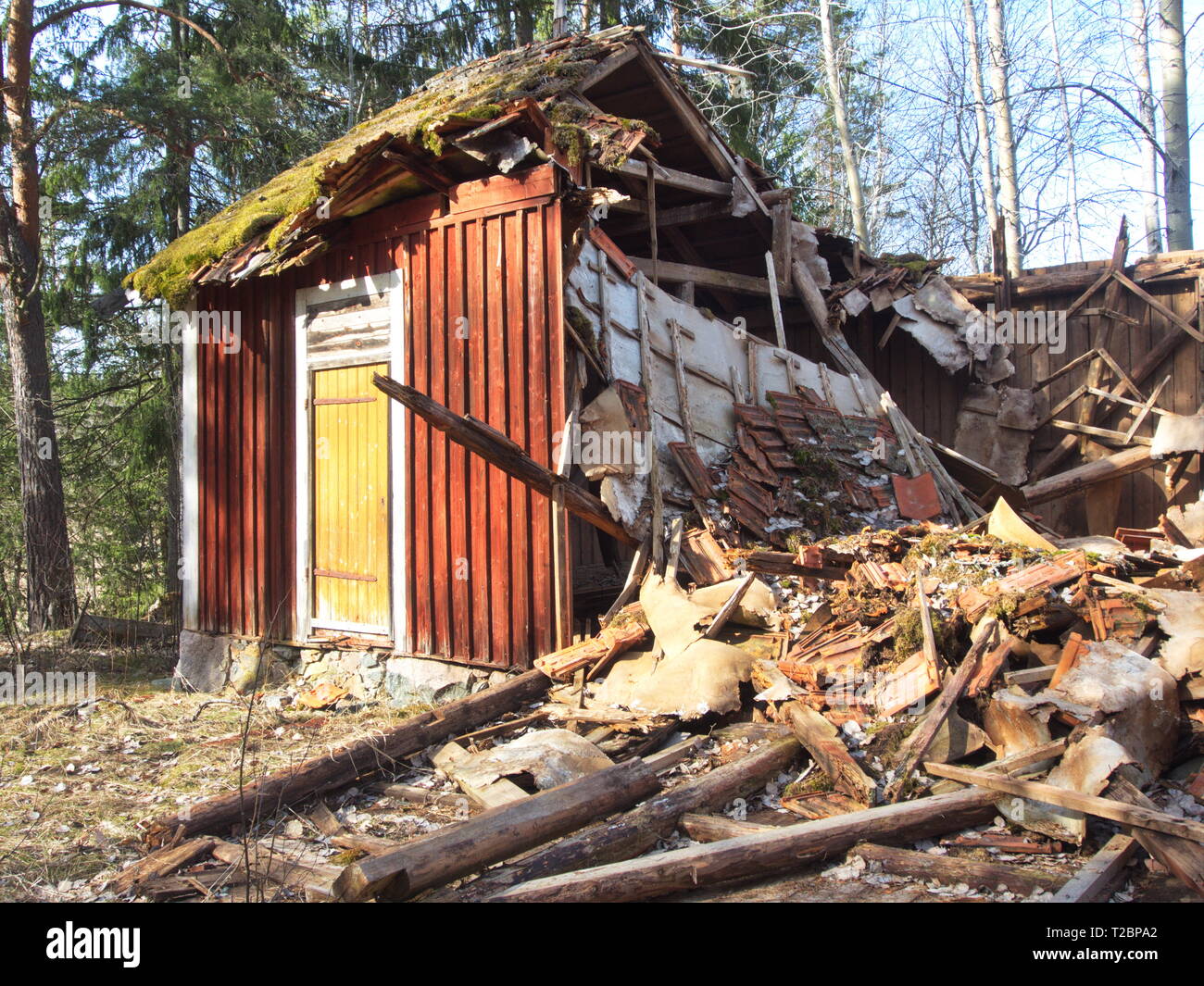 Old collapsed wooden house Stock Photo - Alamy