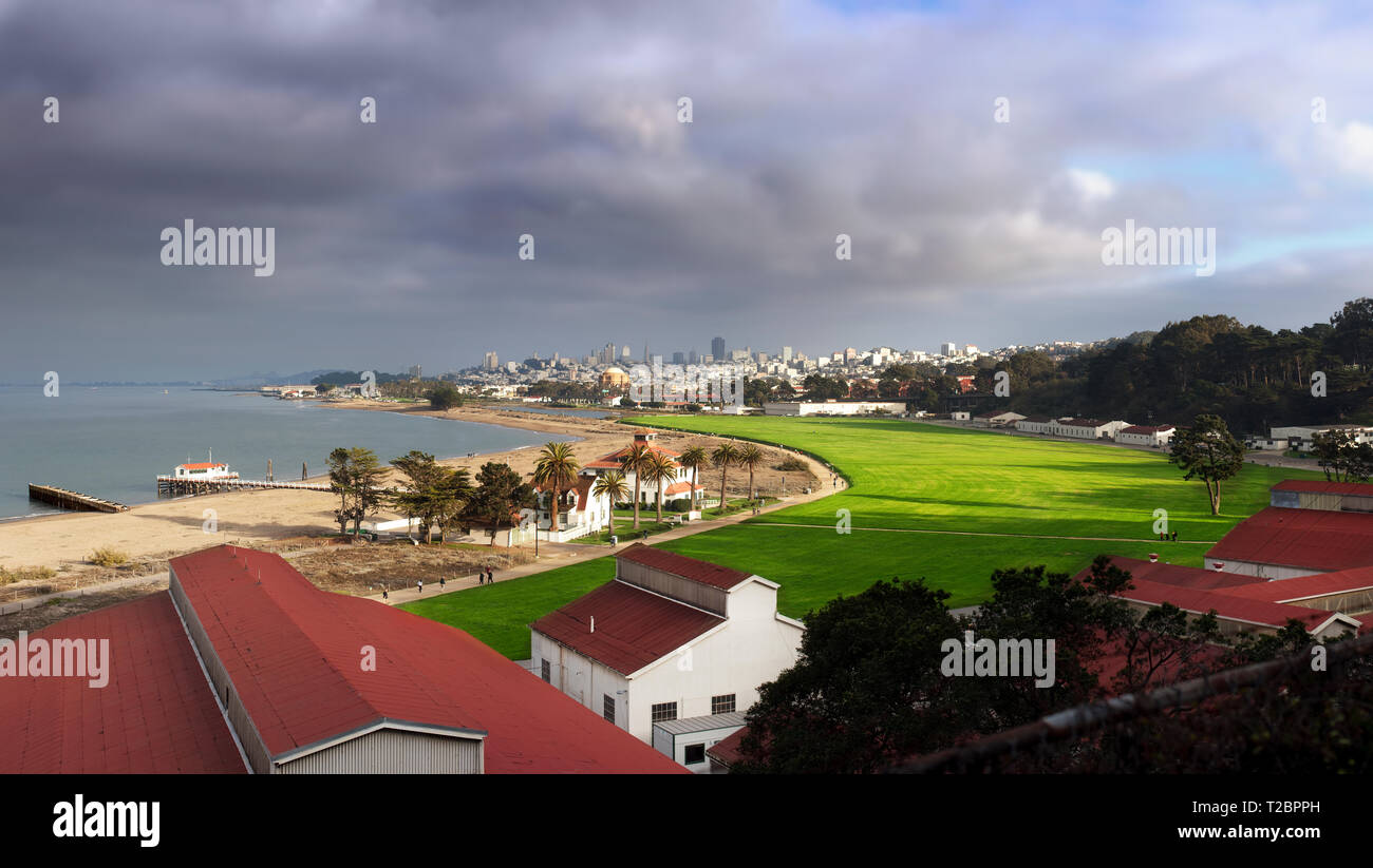 Houses city in distance hi-res stock photography and images - Alamy