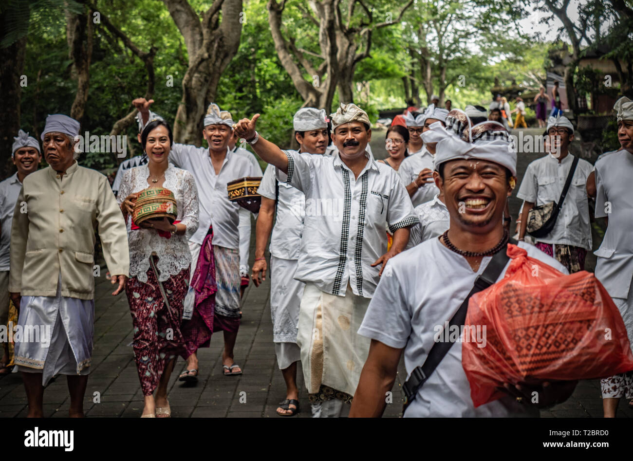 Women in traditional balinese clothes hi-res stock photography and ...