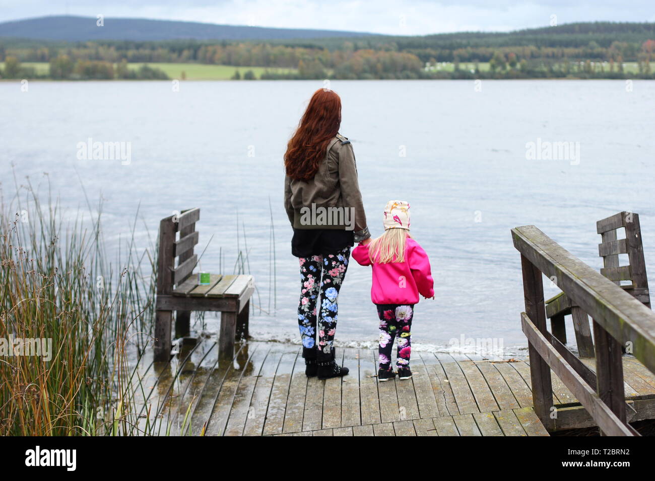 Child looking over bridge hi-res stock photography and images - Alamy