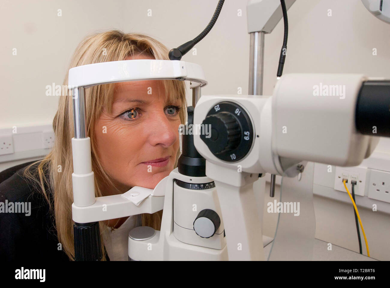 Optical testing hi-res stock photography and images - Alamy