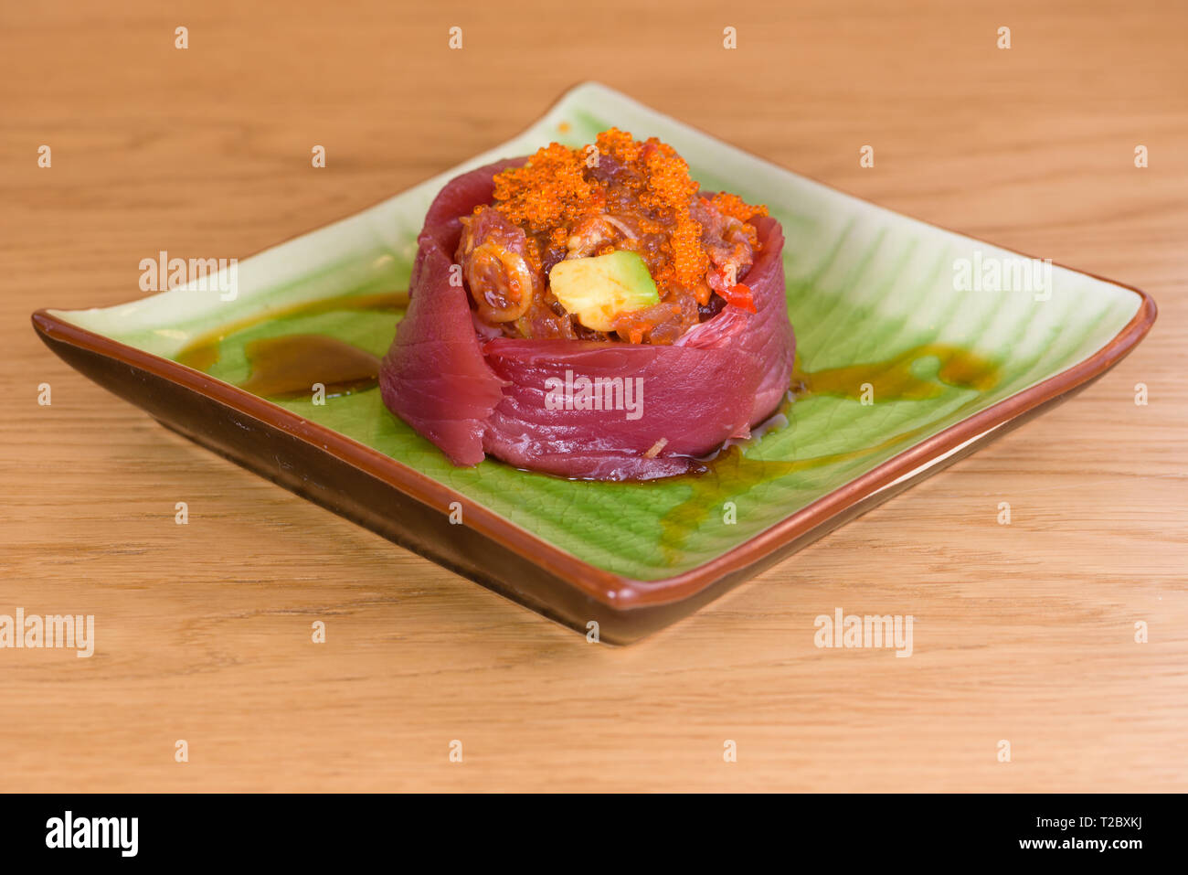 Tuna sashimi and avocado hi-res stock photography and images - Alamy
