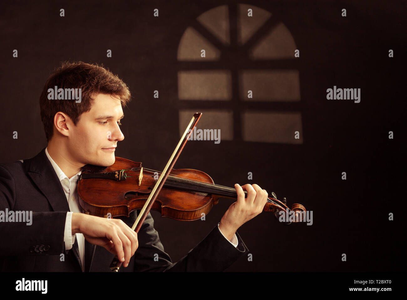 Violinist at the window hi-res stock photography and images - Alamy