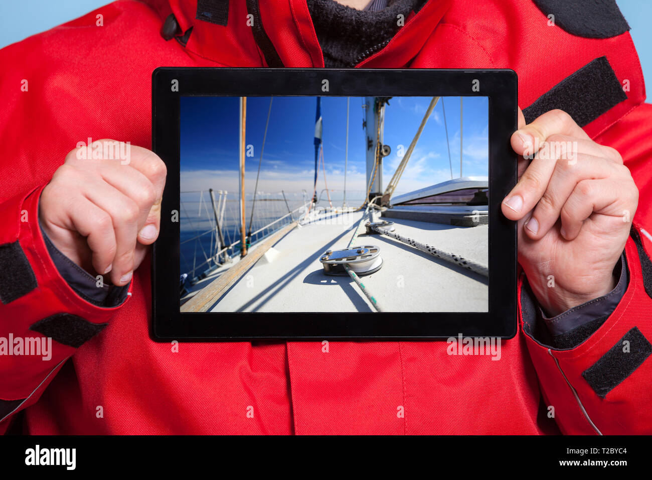 Hands holding ipad hi-res stock photography and images - Alamy