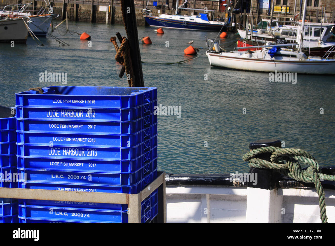 Empty fish hi-res stock photography and images - Alamy