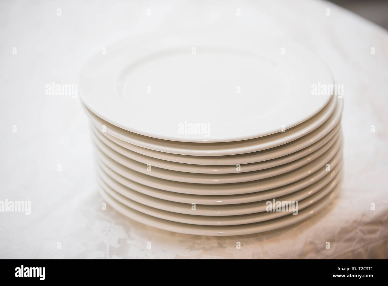 Stack soup plates hi-res stock photography and images - Alamy