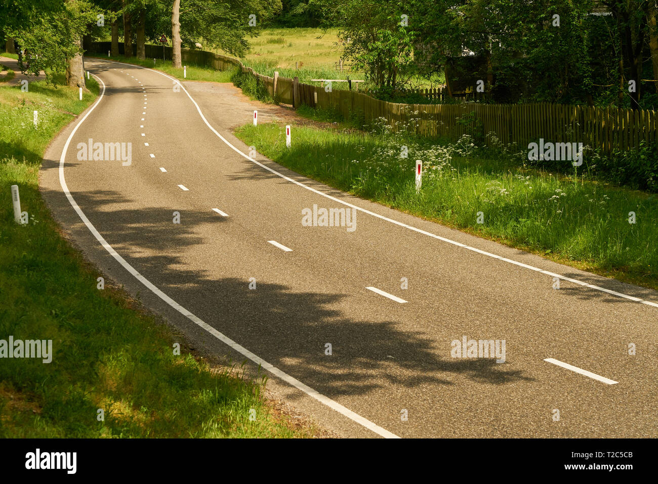 Two lanes hi-res stock photography and images - Alamy