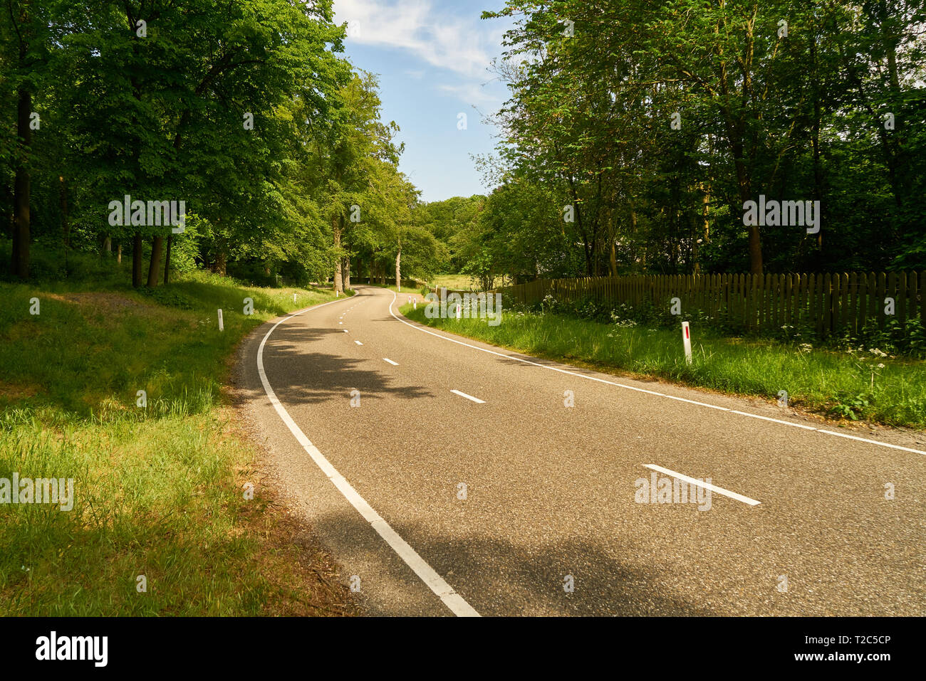 Empty curvy landscape hi-res stock photography and images - Alamy