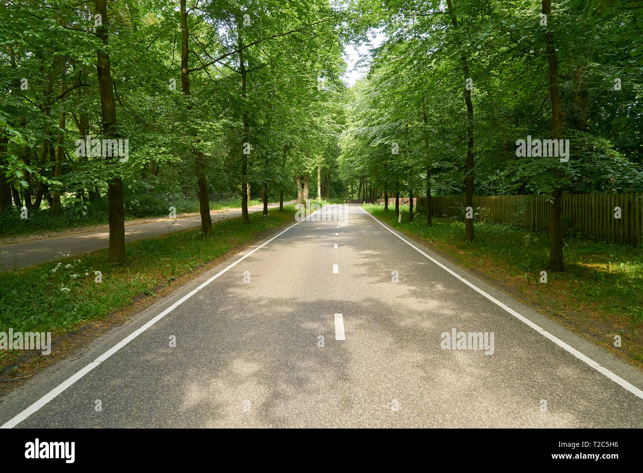 Two lanes hi-res stock photography and images - Alamy