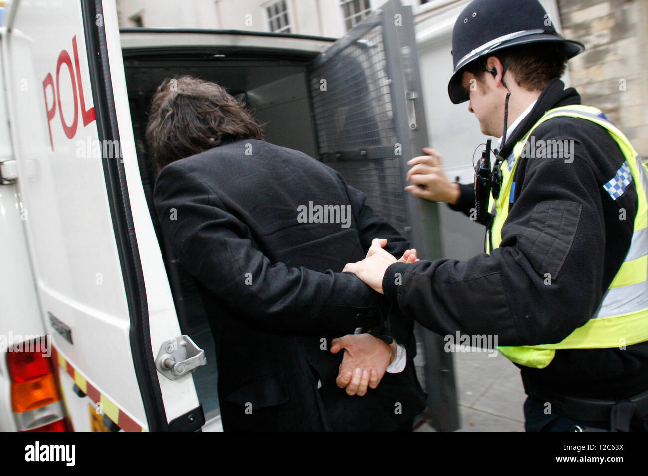 Policeman arresting suspect Stock Photo - Alamy