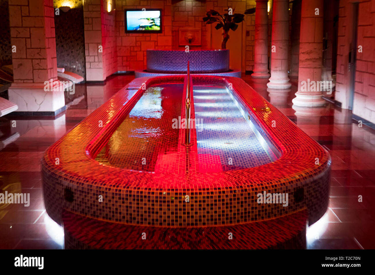 Column design hi-res stock photography and images - Alamy