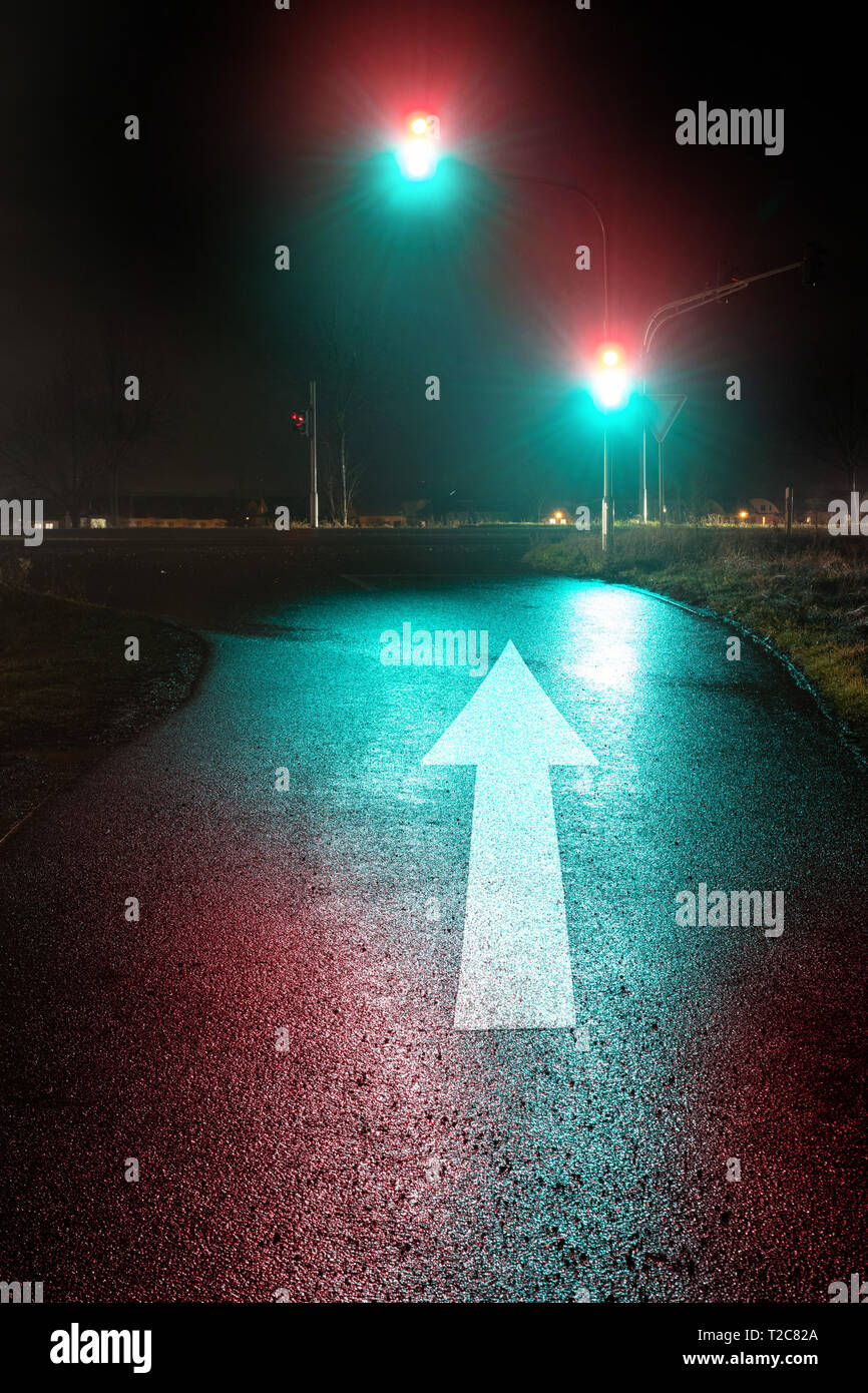 Green traffic light arrow hi-res stock photography and images - Alamy