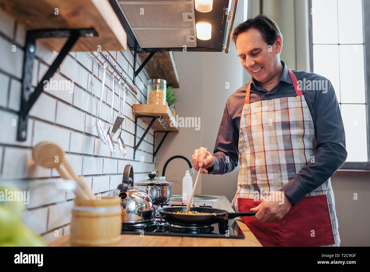Stand alone stove hi-res stock photography and images - Alamy