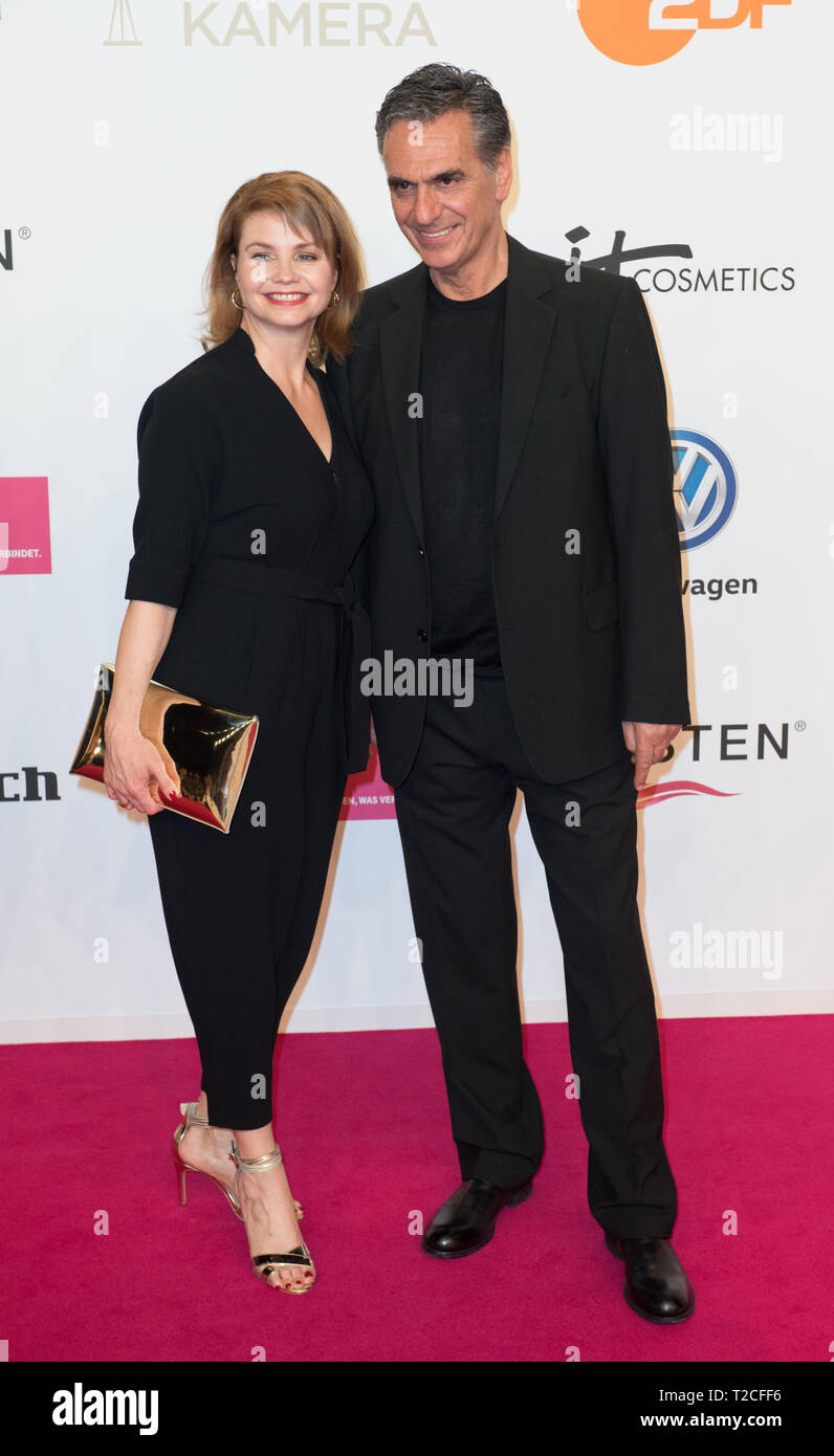 Berlin, Deutschland. 30th Mar, 2019. Actress Annette FRIER with her ...