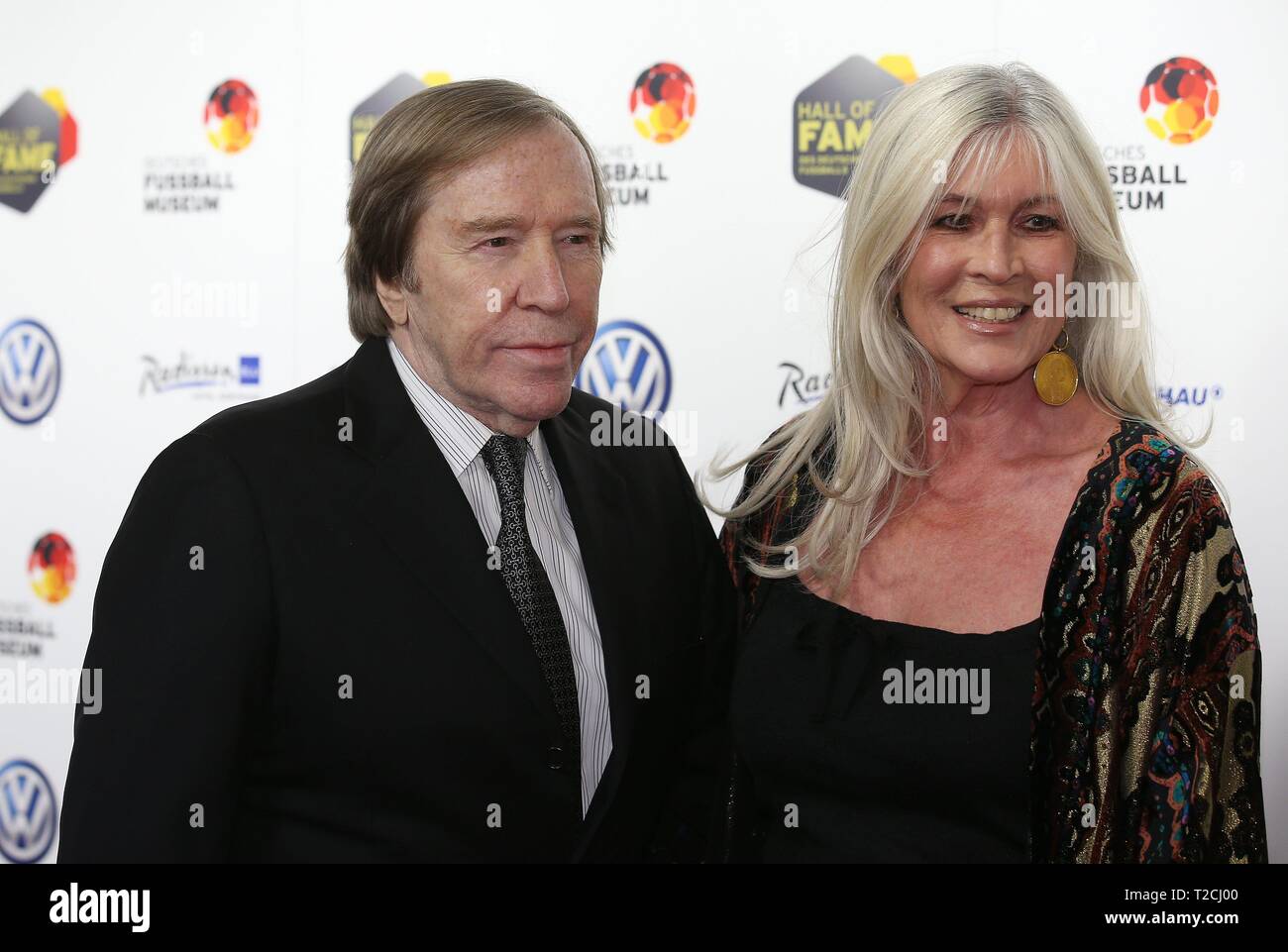 Eat, Deutschland. 01st Apr, 2019. firo Football: DFM German Football ...