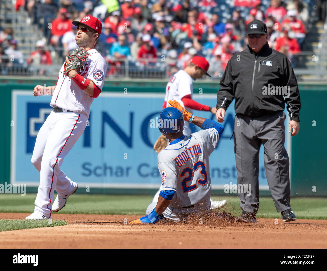 Keon broxton hi-res stock photography and images - Alamy