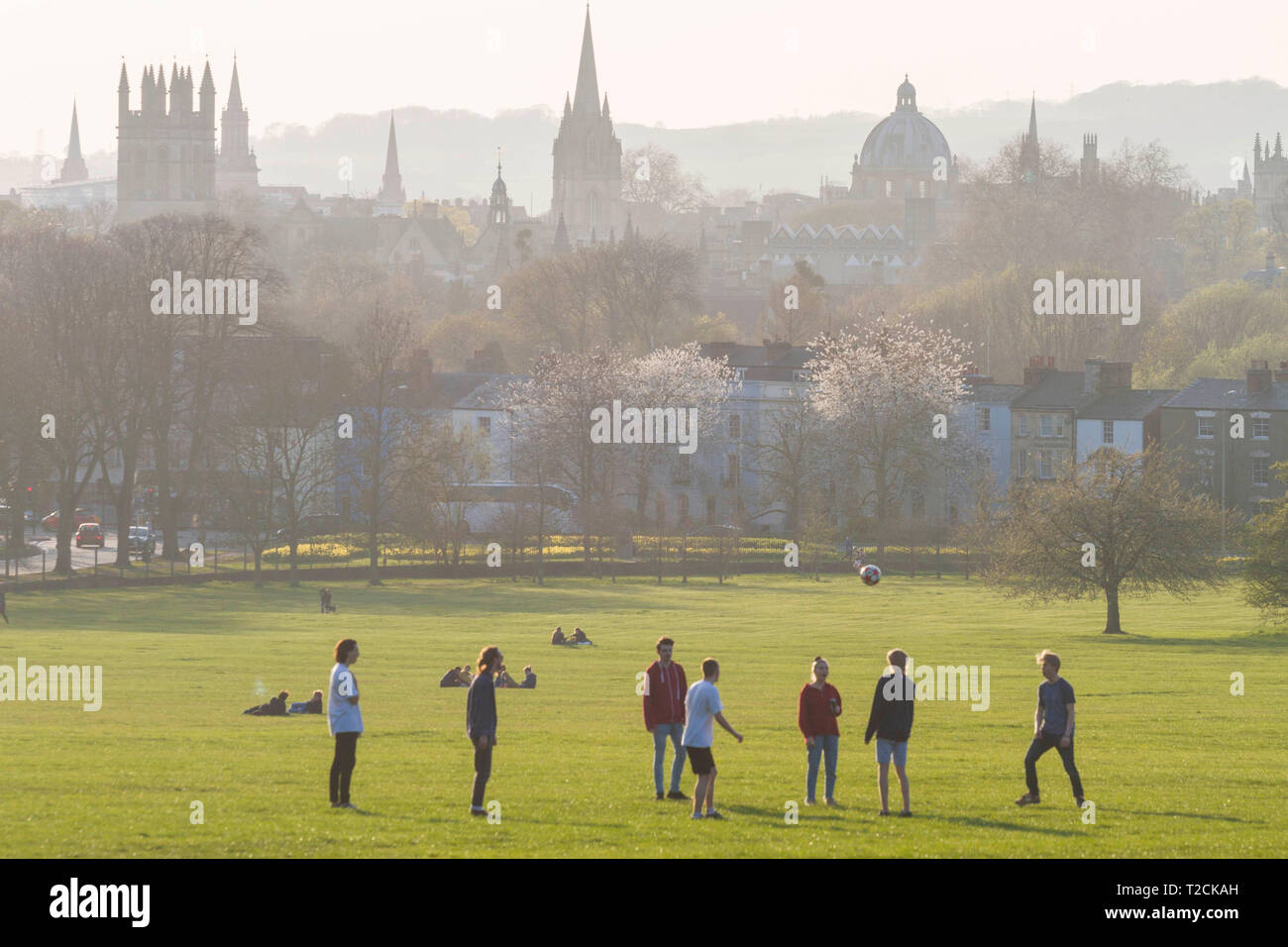 Oxford, UK. 1st Apr 2019. Students play football in South Park with the ...