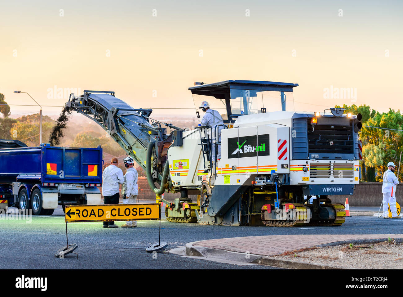 Asphalt milling machine hi-res stock photography and images - Alamy