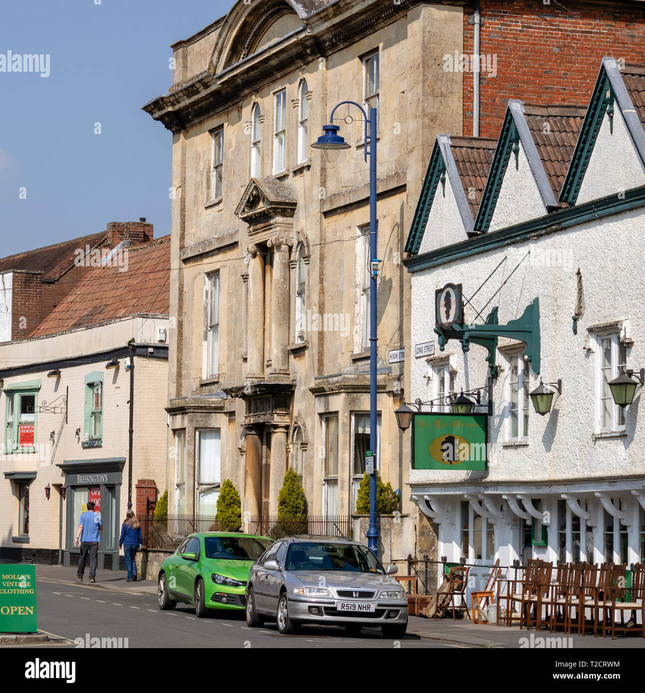 Buildings in market place devizes hi-res stock photography and images ...