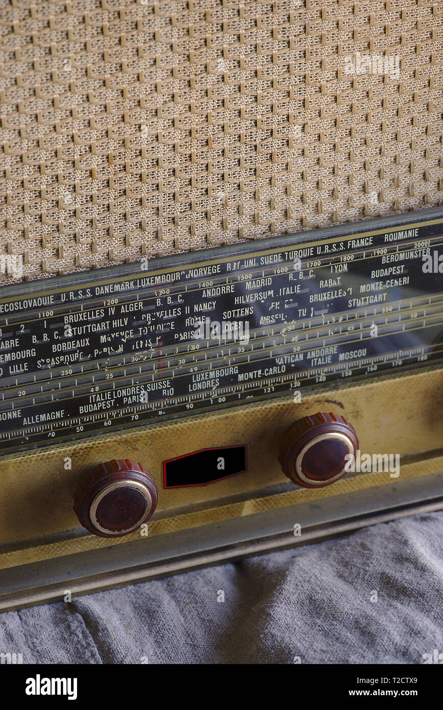 Vintage radio set hi-res stock photography and images - Alamy
