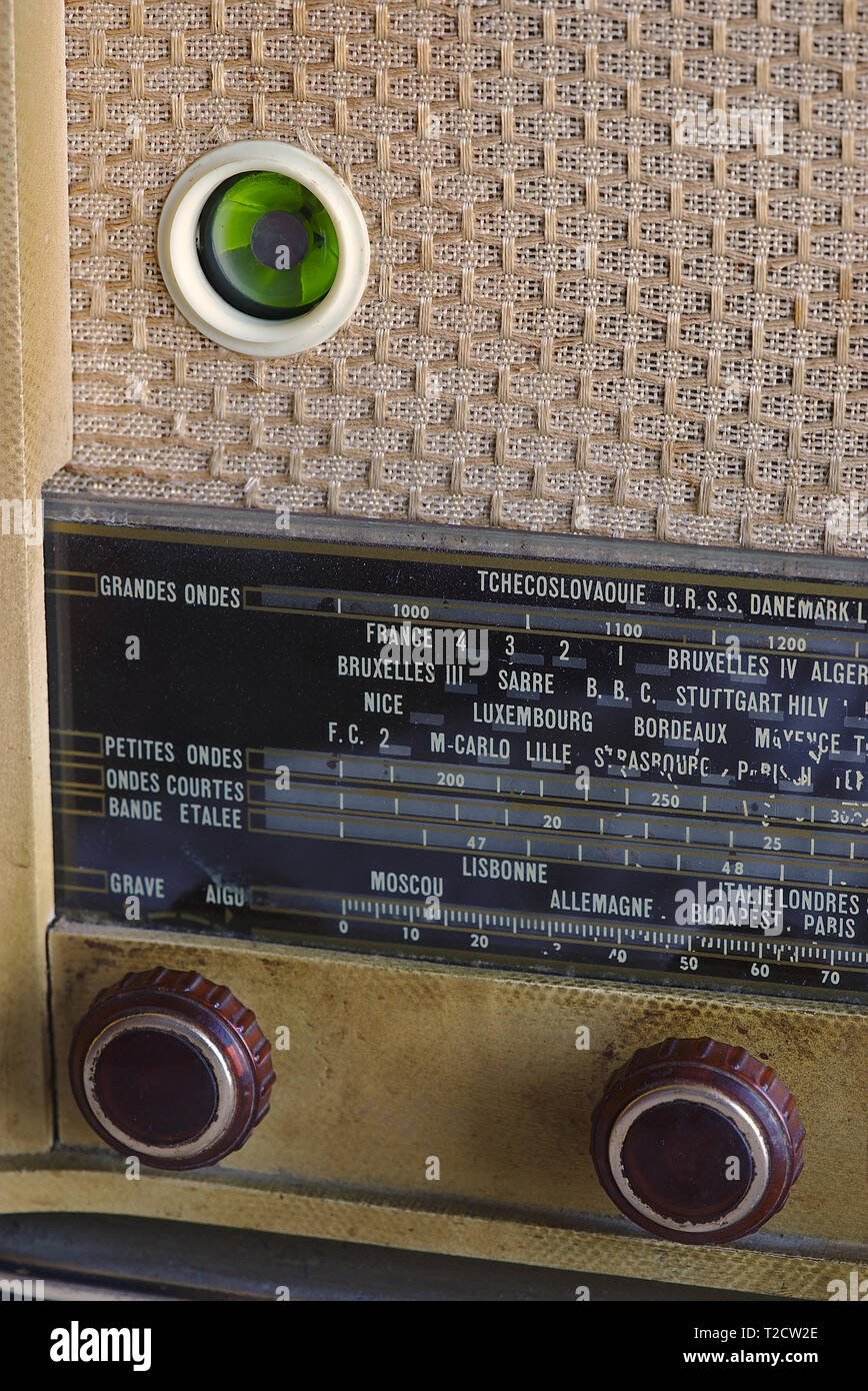 Vintage radio set hi-res stock photography and images - Alamy